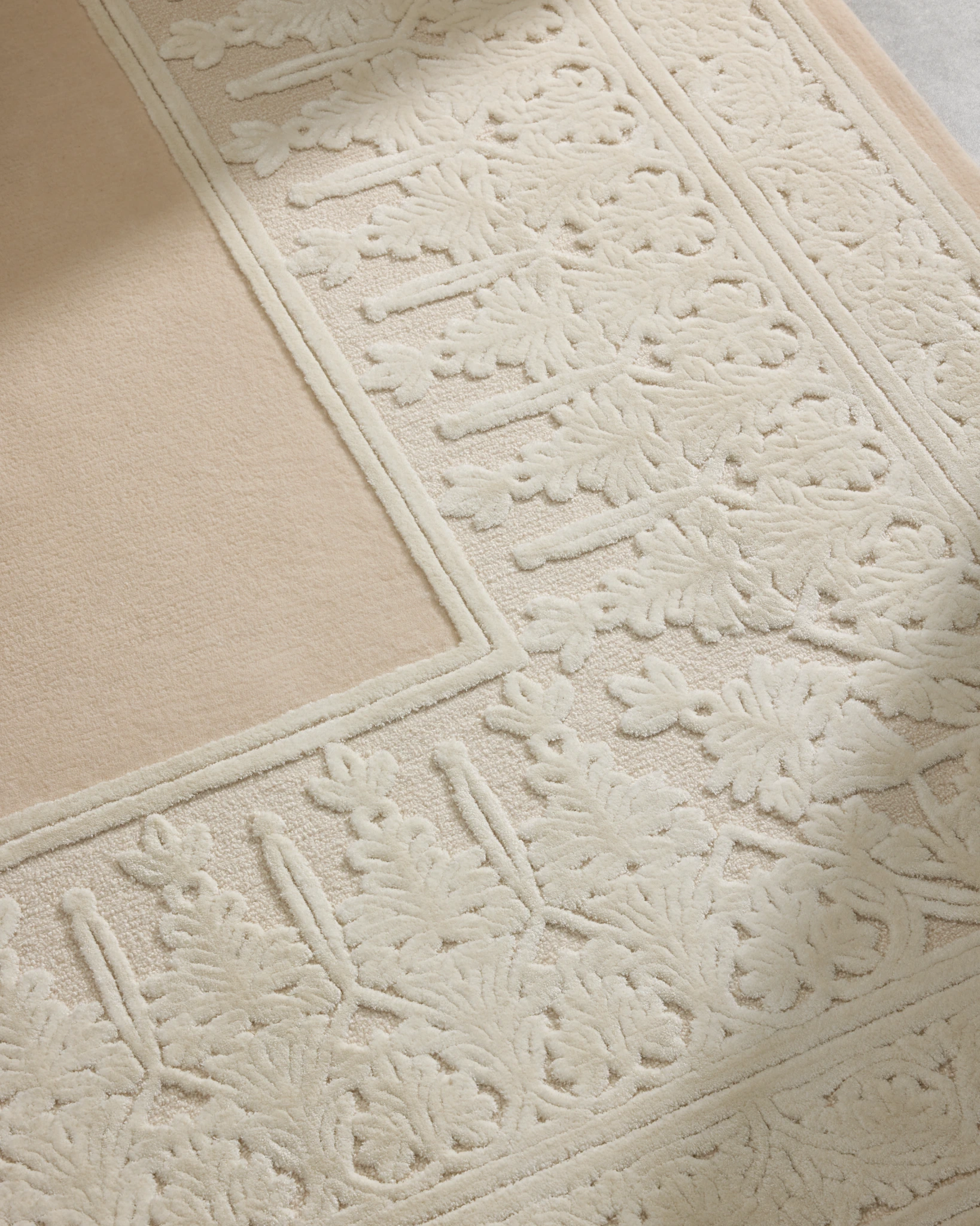 06 - Amber Border Detail - Hand Tufted - Signature Collection ...